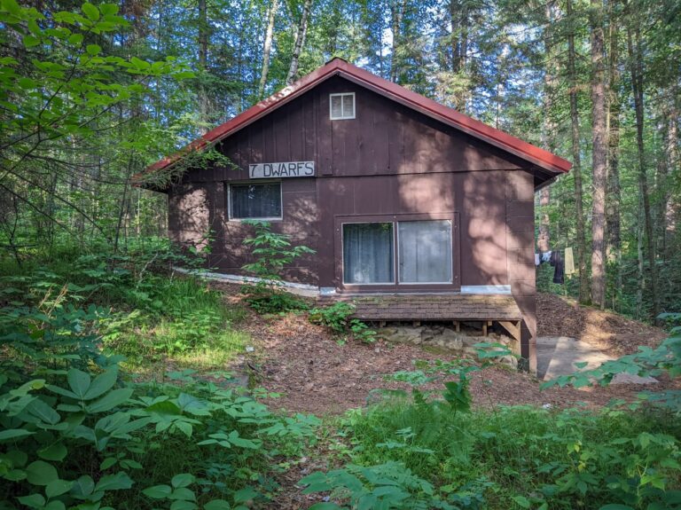 7 Dwarfs - Story Book Lodge Cabin